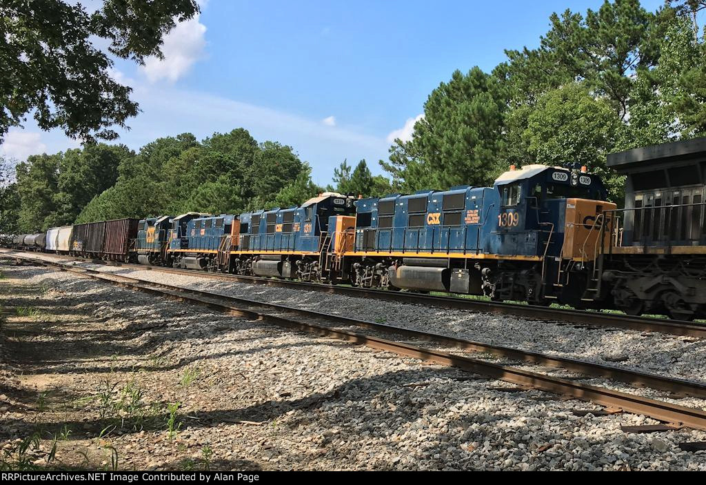 A trio of 3GS21B's run fourth to six in a 7-unit mix of power